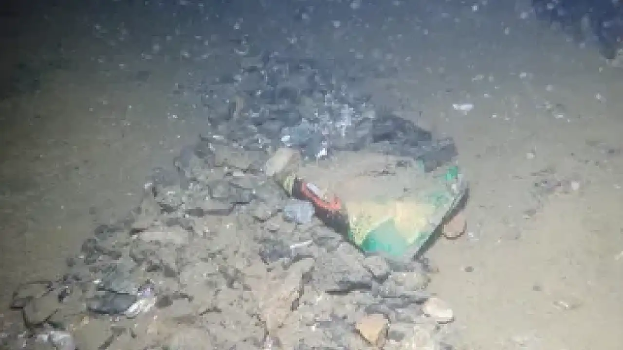 Keban Baraj Gölü'ndeki Kirlilik Su Altı Kamerası İle Görüntülendi